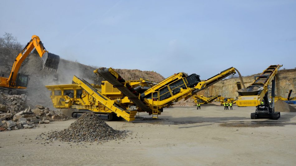 Keestrack R3 Impact Crusher | Keestrack Crushing Equipment, Impact ...